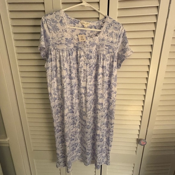 Laura Ashley | Intimates & Sleepwear | Laura Ashley Nightgown | Poshmark
